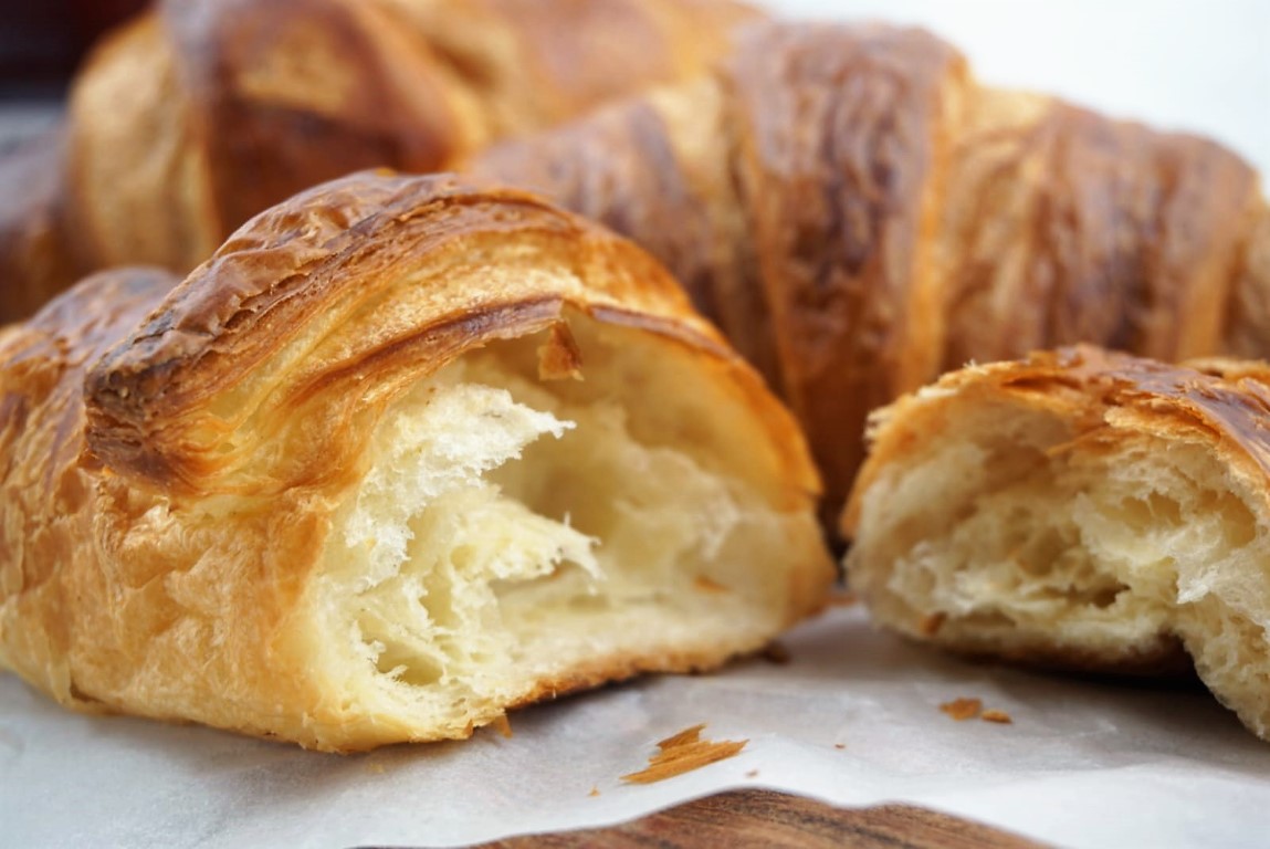 Croissant om zelf af te bakken per 4 verpakt bestellen | Bakkerij van ...