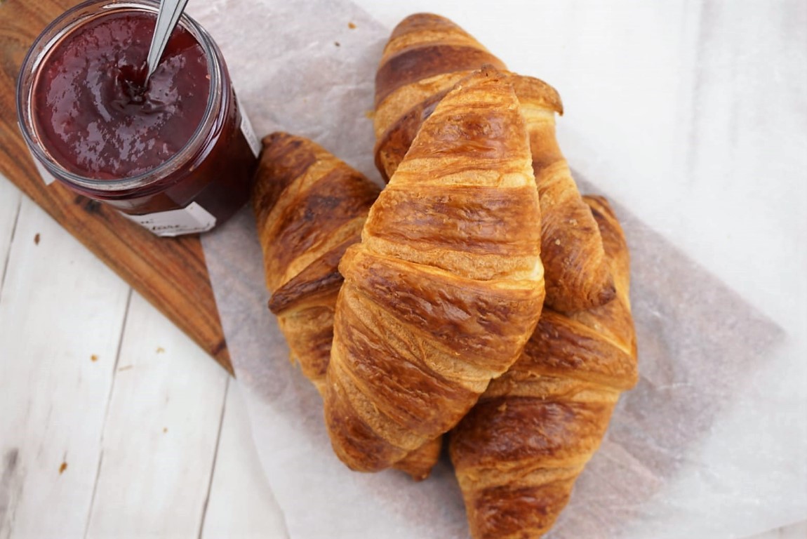Croissant om zelf af te bakken per 4 verpakt bestellen | Bakkerij van ...