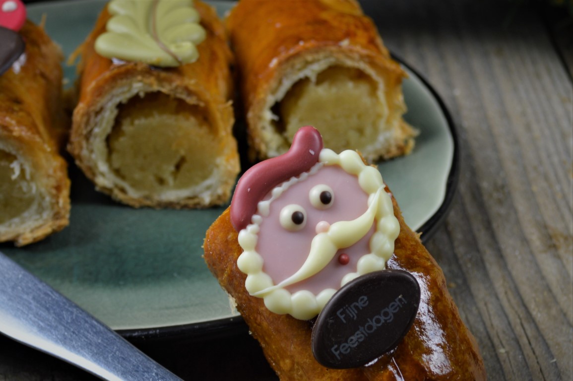 Amandelstaaf kerst luxe afgewerkt bestellen | Bakkerij van der Grijn