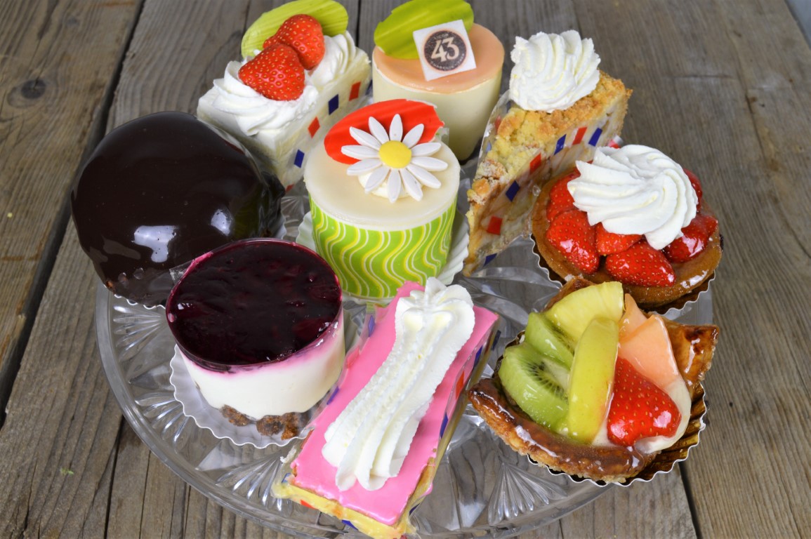 Gesorteerd gebak bestellen | Bakkerij van der Grijn