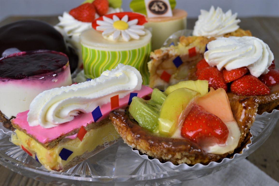 Gesorteerd gebak bestellen | Bakkerij van der Grijn