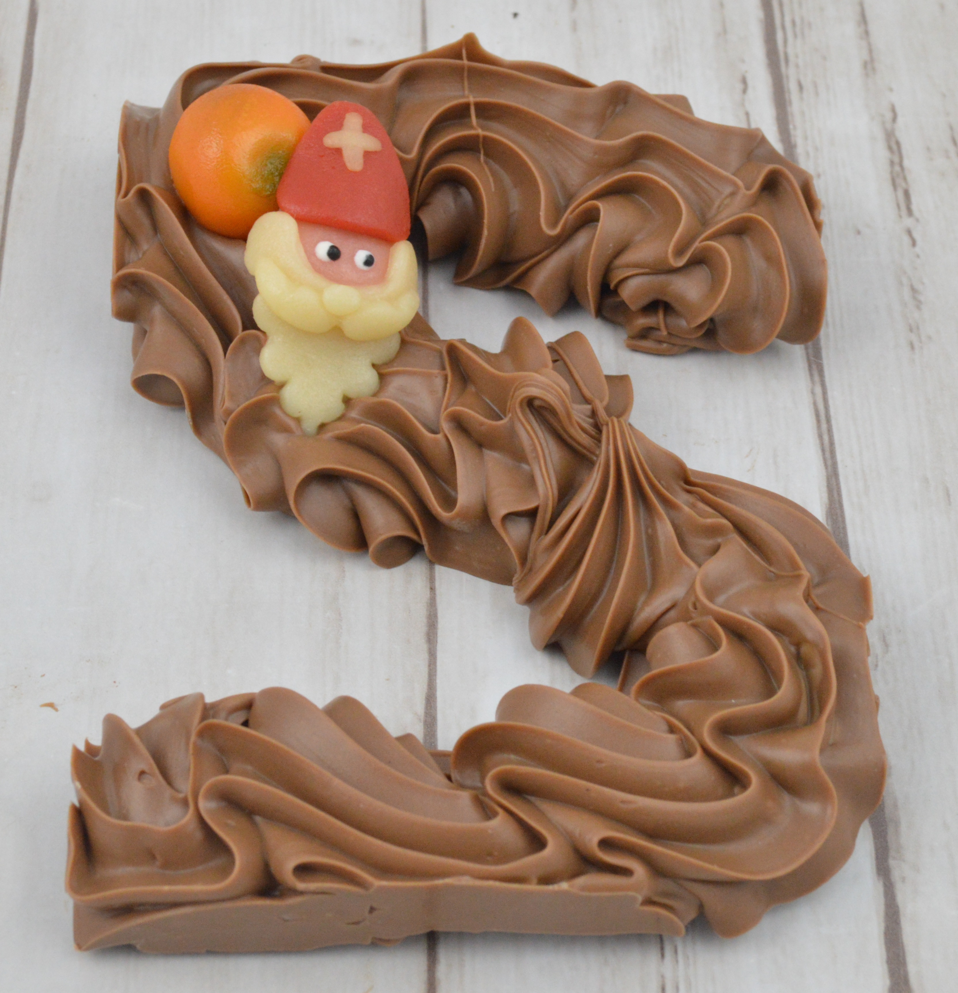 Gespoten chocolade letter S melk, wit of puur. bestellen | Bakkerij van ...
