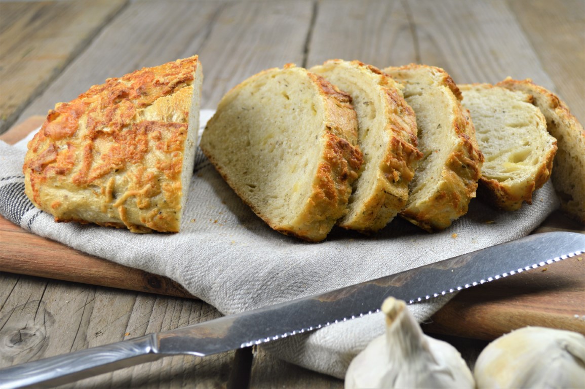 Kaas knoflook desem brood om zelf af te bakken bestellen | Bakkerij van ...