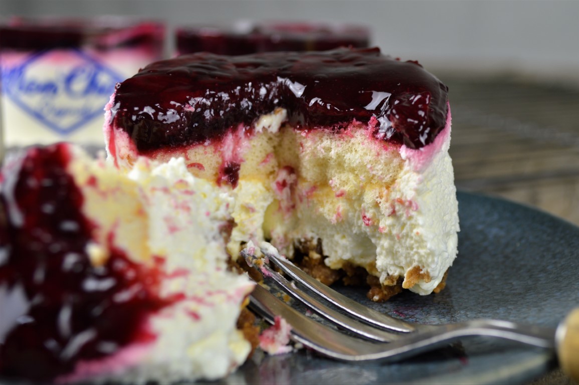 Monchou kersen gebakje bestellen | Bakkerij van der Grijn