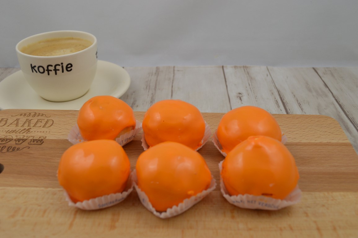 Oranje mini soesjes per 6 verpakt. bestellen | Bakkerij van der Grijn