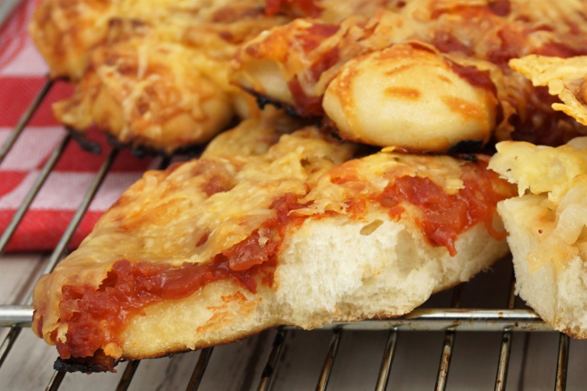 Pizza breakbroodje bestellen | Bakkerij van der Grijn