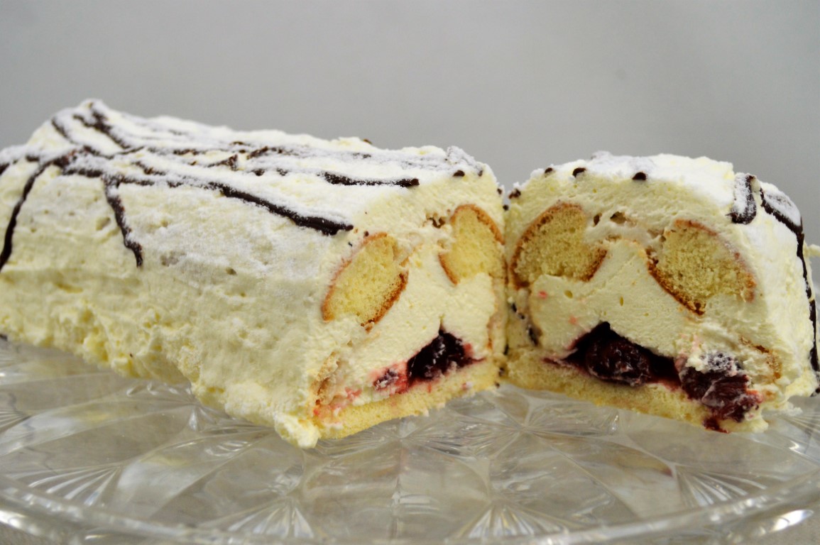 Slagroom boomstam met vleugje aardbeien bestellen | Bakkerij van der Grijn