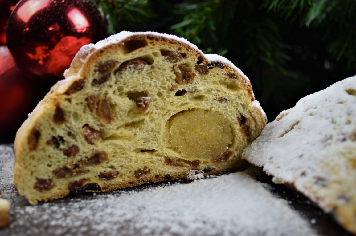 Kerststol groot met spijs (1050 gram) bestellen | Bakkerij van der Grijn